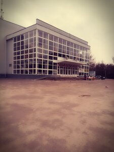 Kommunalnoye uchrezhdeniye Dvorets molodezhi i studentov (площадь Шевченко No:1), kültür ocakları  Herson'dan