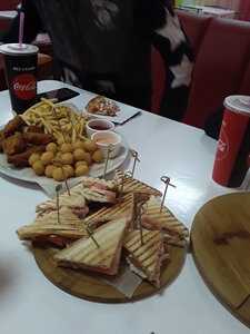 Гирос (ulitsa Mira No:133), fast food  Verhneuralsk'tan