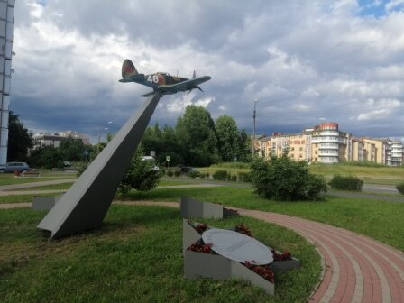 Anıt, heykel Макет МиГ-3 героя Советского Союза Алексея Годовикова, Cherepovets, foto