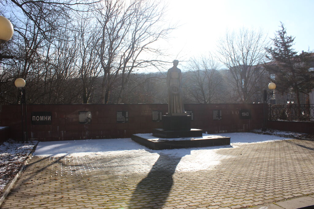 Anıt, heykel Павшим защитникам города, Zheleznovodsk, foto