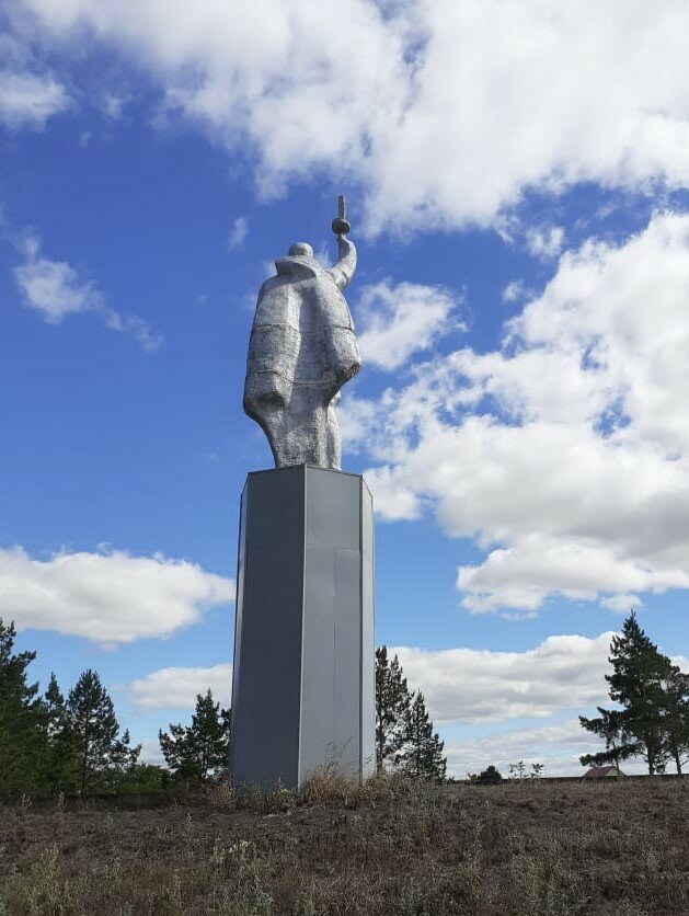 Anıt, heykel Воин-победитель, Omskaya oblastı, foto