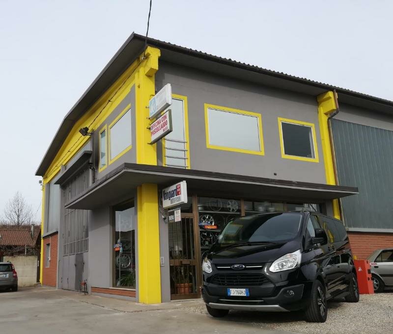 Oto kiralama Autofficina Pollicino, Piyemonte, foto