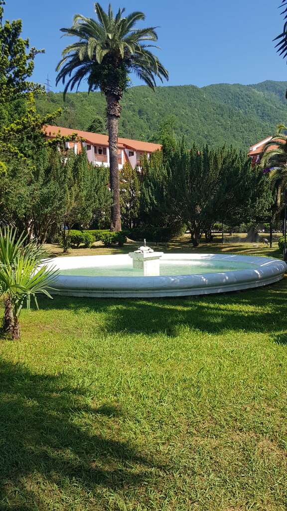 Çeşme Fountain, Gagra, foto