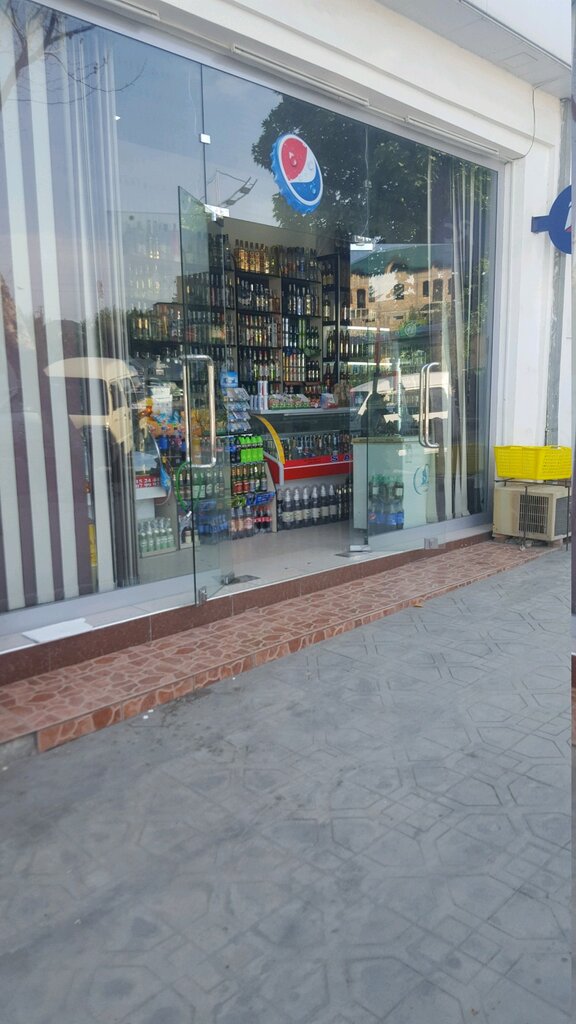 Alkollü içecekler Liquor Store, Nemengan, foto