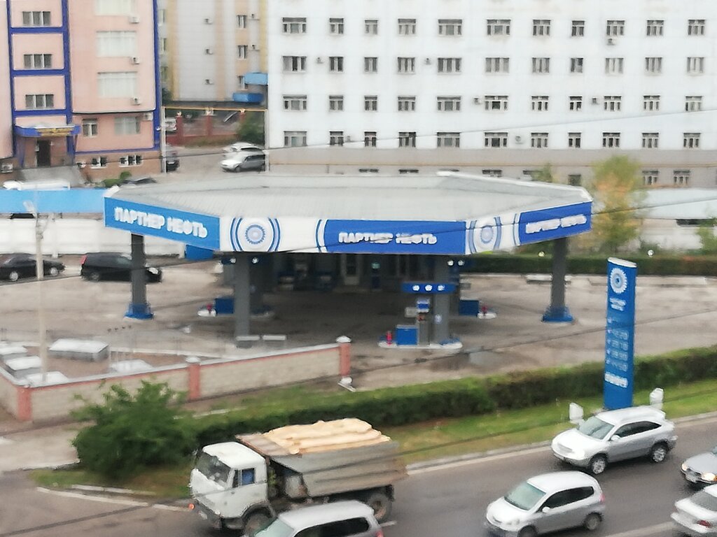 Benzin istasyonu Partner Neft, Kerben, foto