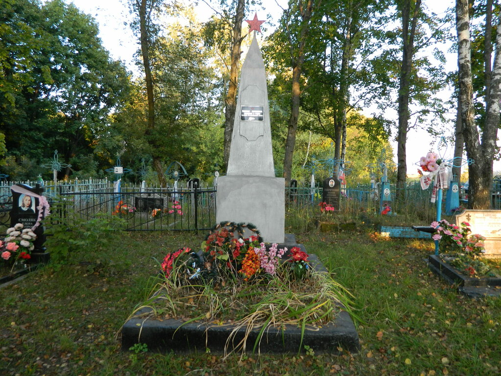 Anıt, heykel Памятник воинам-землякам, павшим в годы Великой отечественной войны, Brianskaya oblastı, foto