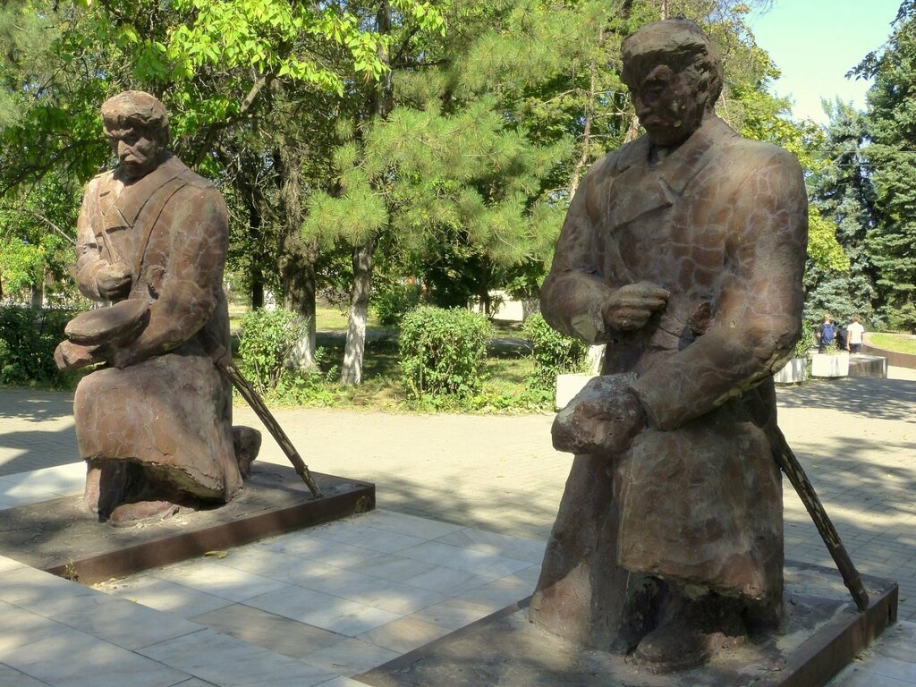 Anıt, heykel Подтёлков и Кривошлыков, Novoçerkassk, foto