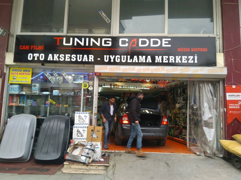 Otomobil yedek parçaları Tuning Cadde, İstanbul, foto