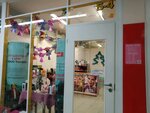 Avon (Svetlanovskiy Avenue No:40к1), kozmetik ürünleri ve parfümeri dağıtıcıları  Saint‑Petersburg'dan