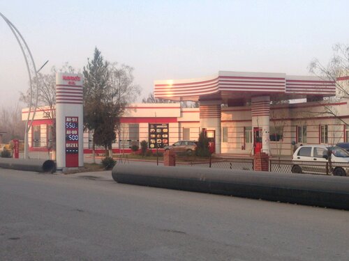 Benzin istasyonu Navro'z Oil, Andican, foto