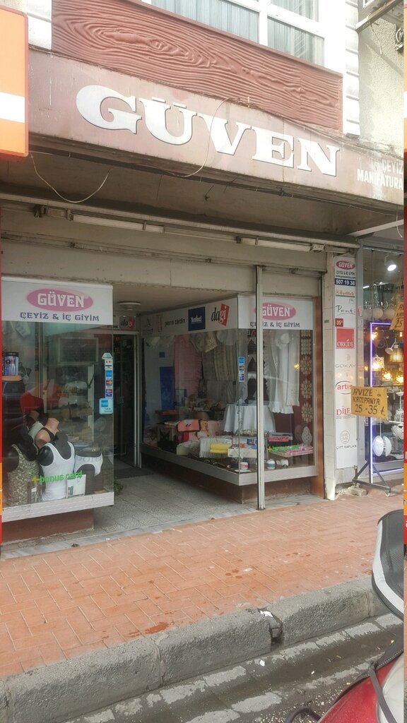 i̇ç giyim ve mayo mağazası Güven Çeyiz, İstanbul, foto