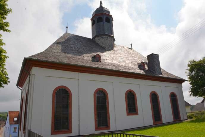 Dini dernekler Evangelische Peterskirche Wallrabenstein - Evangelische Gesamtkirchengemeinde Lukas und Peter Wörsbachtal, Hesse, foto
