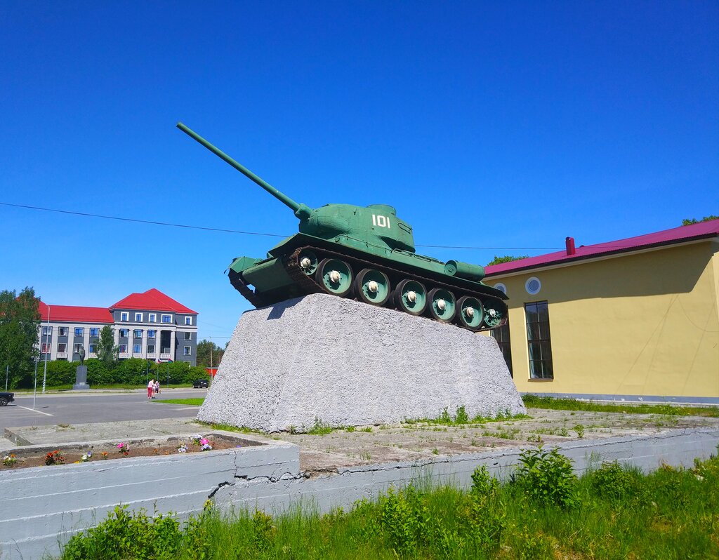 Teknoloji anıtı Танк Т-34, Medvezhyegorsk, foto