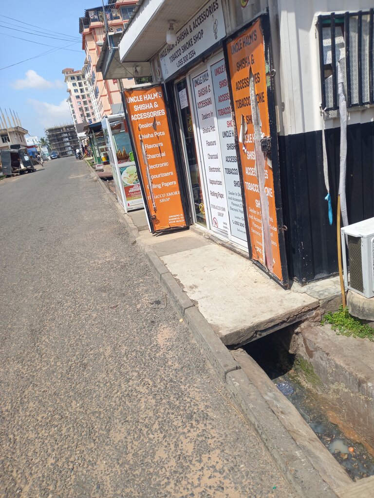 Tütün, sigara mağazaları Uncle Halm's Shisha, Akra, foto