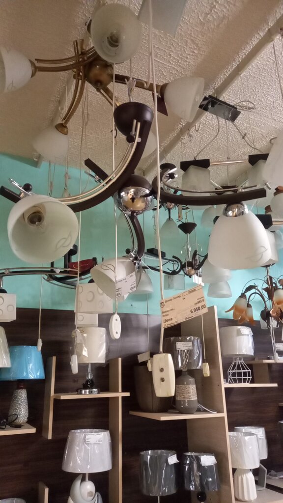 Lamba ve avize mağazaları Magazin Tsentr lyustr, Naberejniye Çelny (Yar Çallı), foto