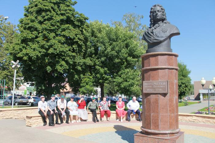 Heykel ve mezarlık taşı üreticileri Памятник Б. П. Шереметеву, Belgorodskaya oblastı, foto