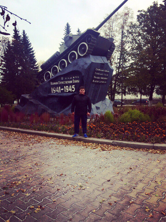 Teknoloji anıtı Противотанковая самоходная артиллерийская установка СУ-100, Yekaterinburg, foto