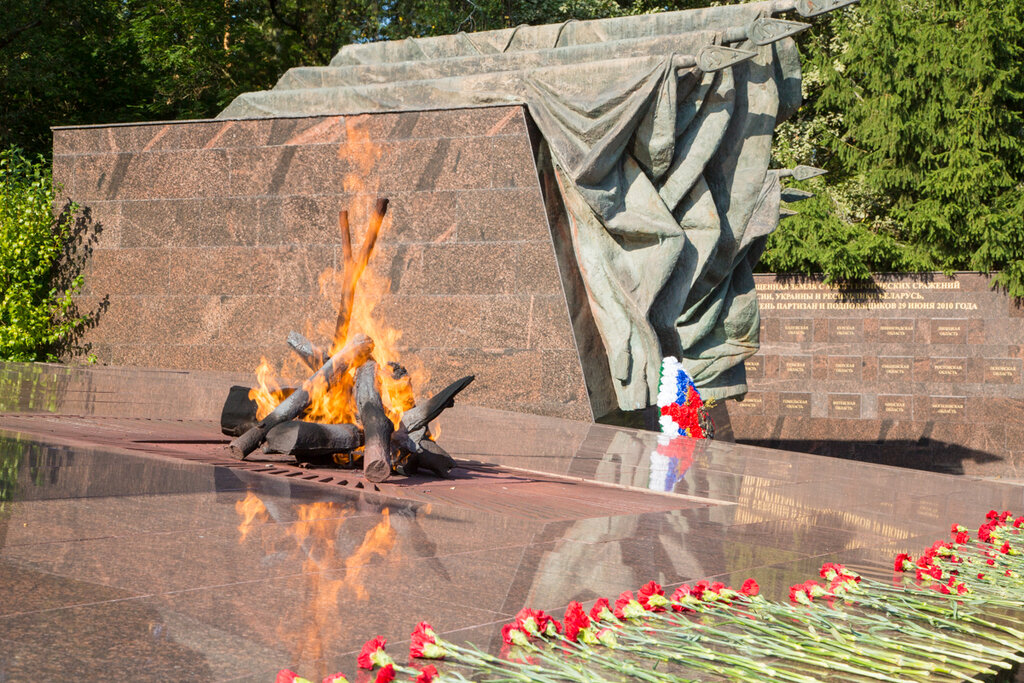 Anıt, heykel Вечный огонь, Brianskaya oblastı, foto