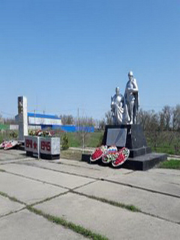 Anıt, heykel Братская могила, Rostovskaya oblastı, foto