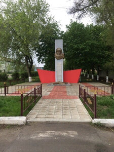 Мемориал (Rostov Region, Tsimlyanskiy rayon, Sarkelovskoye selskoye poseleniye, posyolok Sarkel), anıt, heykel  Rostovskaya oblastından