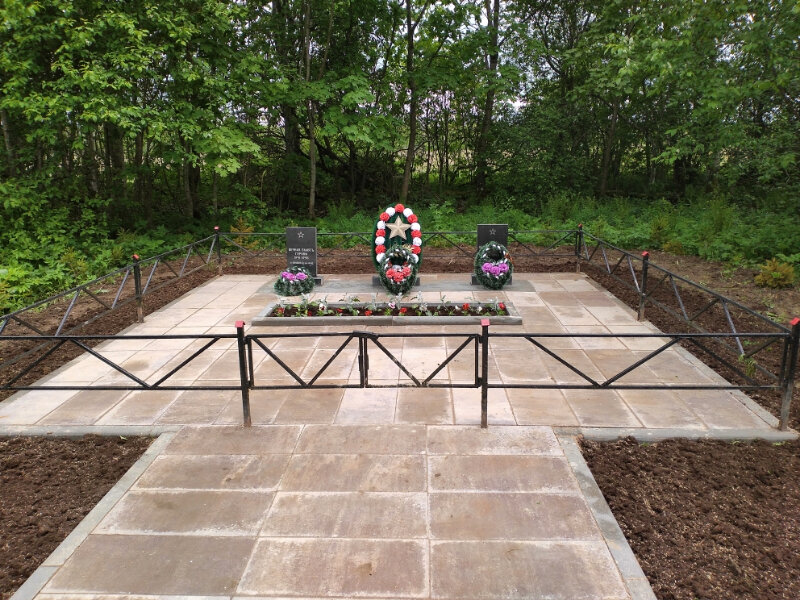 Anıt, heykel Братское захоронение 1941-1944 гг. д. Ратчино, Saint‑Petersburg ve Leningradskaya oblastı, foto