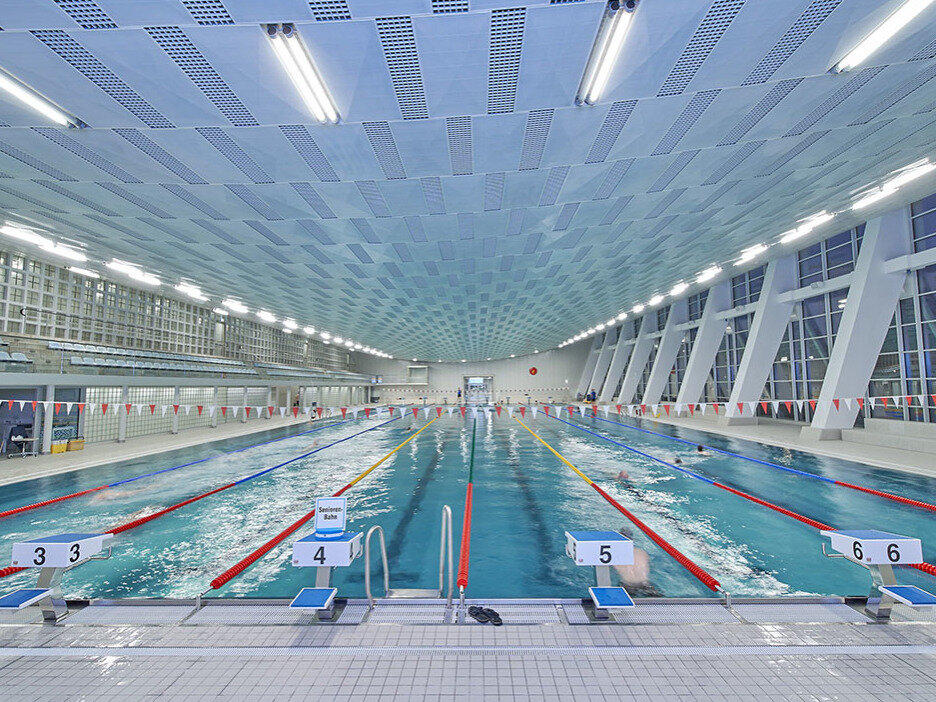 Kutlama sunucuları Schwimmsportkomplex Freiberger Platz, Dresden, foto