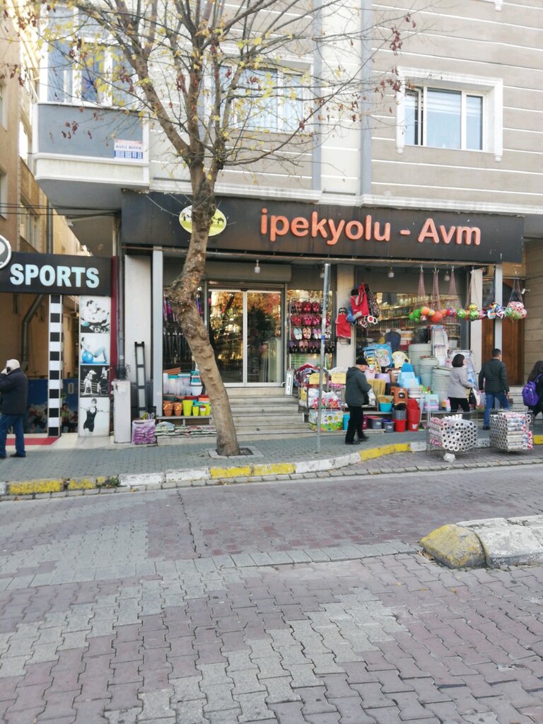 Büyük mağazalar İpekyolu Avm, İstanbul, foto