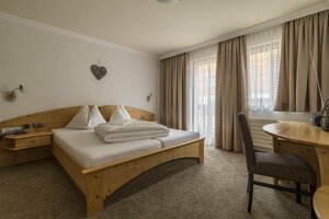 Hotel Garni Chasa Nova (Graubünden, Inn, Samnaun), otel