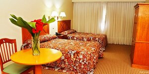 Hotel Austral (Provincia de Río Negro, Viedma, Avenida Villarino), otel  Viedma'dan