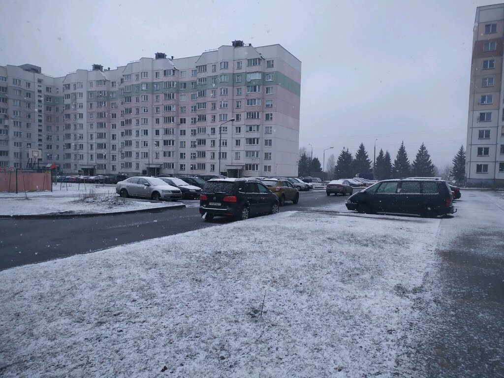 Otoparklar Parking lot, Minsk, foto