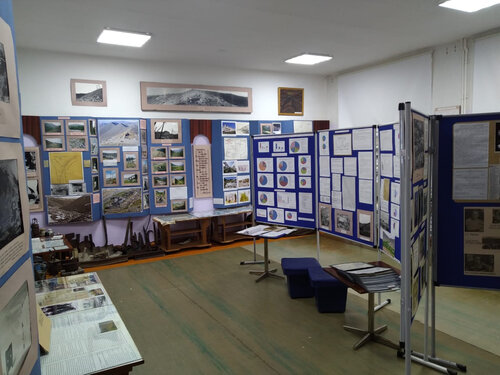 Müzeler ve sanat galerileri Историко-краеведческий зал пгт Усть-Омчуг, Magadan Bölgesi, foto