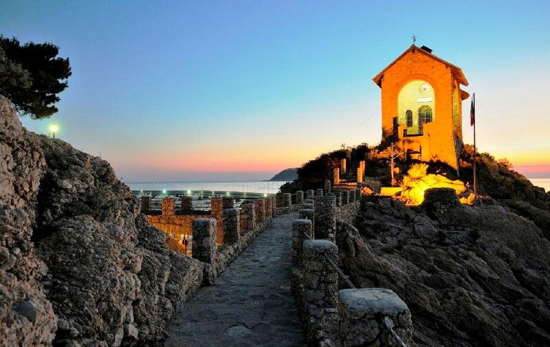 Tekne, kayık, yat Porto Marina di Alassio, Ligurya, foto