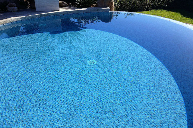 Yüzme havuzları La Smeralda Piscine, Sardunya, foto