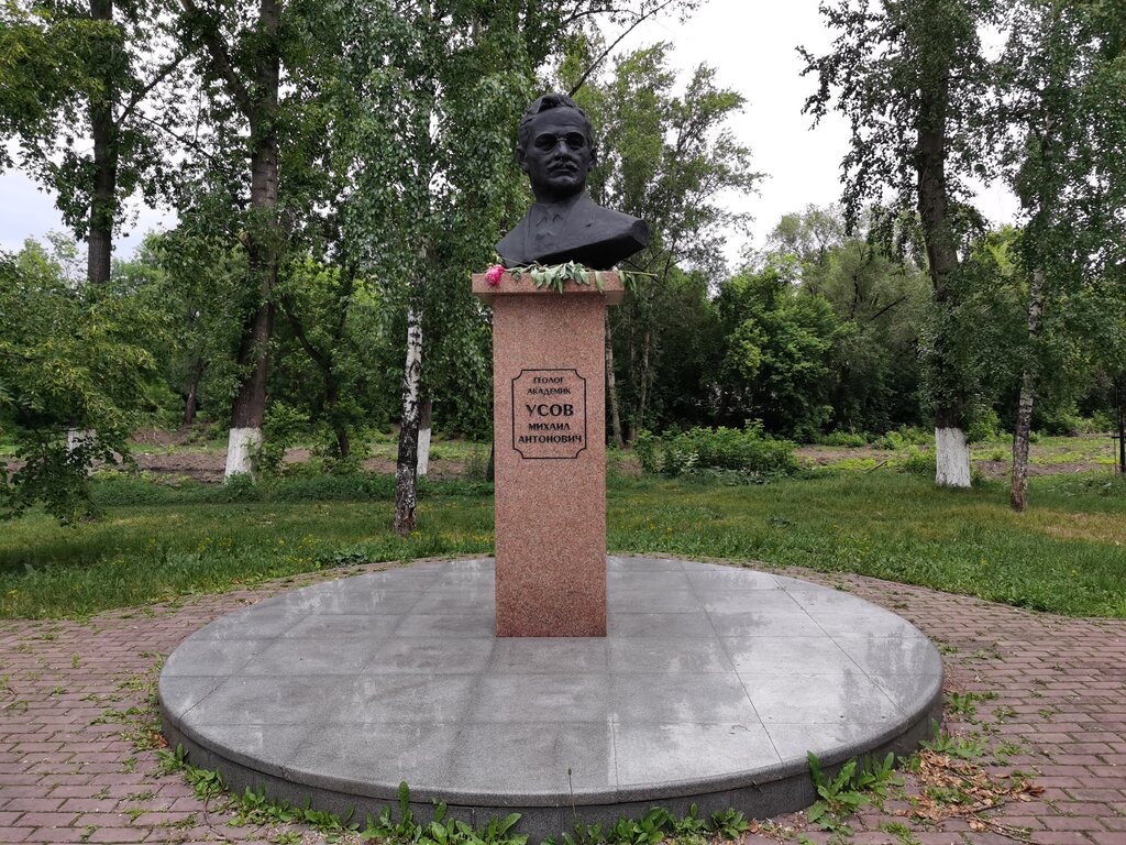 Anıt, heykel Бюст М.А. Усова, Novokuznetsk, foto