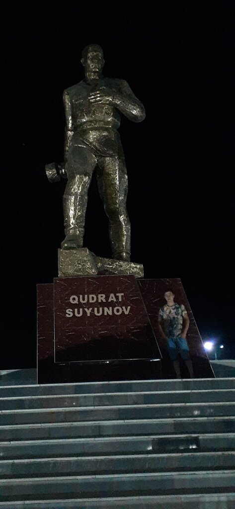 Park, sokak heykeli Qudrat Suyunov, Semerkant eyaleti, foto