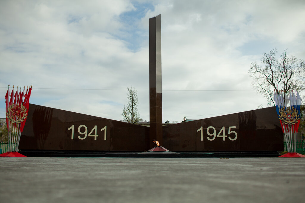 Anıt, heykel Obelisk of Military Glory, Viluchinsk, foto