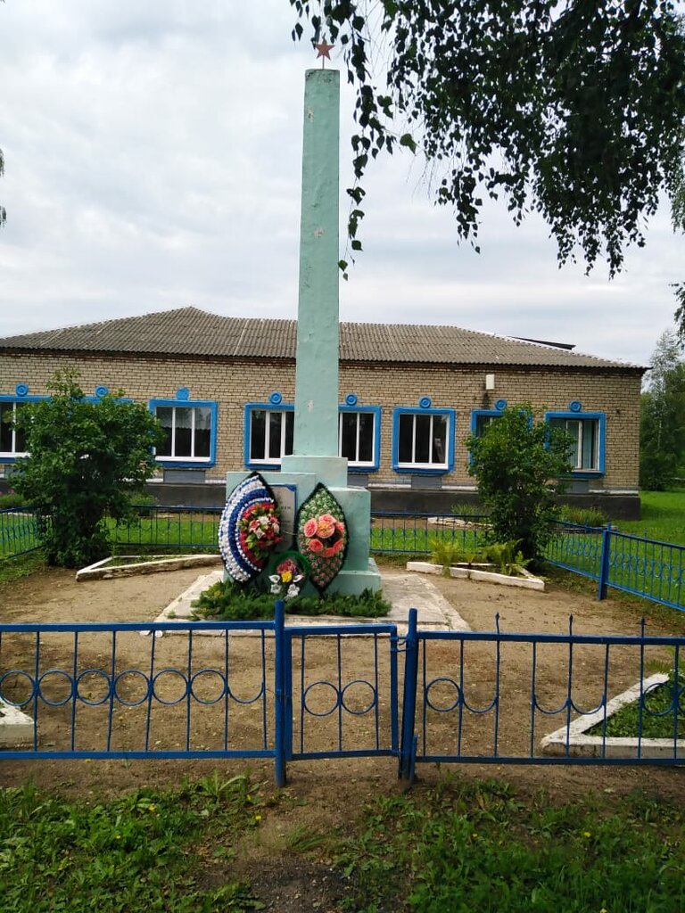 Anıt, heykel Памятник-стела погибшим учителям и ученикам в годы ВОВ, Smolenskaya oblastı, foto