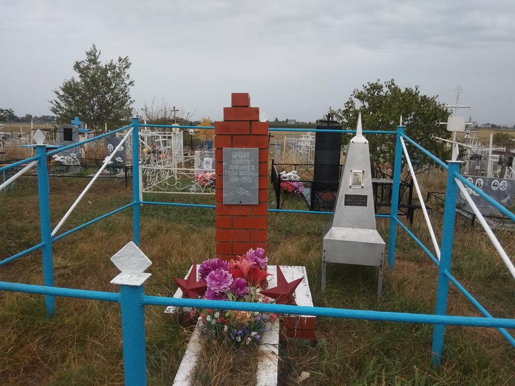 Anıt, heykel Братская могила, Saratovskaya oblastı, foto