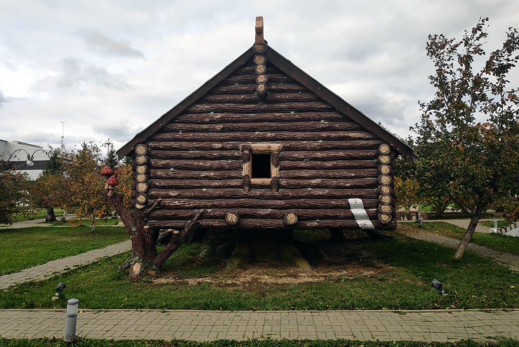 Dekorasyon ve süsleme, onur panosu House of Baba Yaga, Maloyaroslavets, foto
