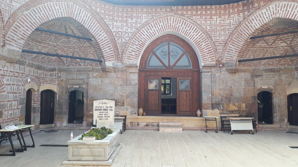 Turistik yerler Haliliye Medresesi Mescidi, Gümüşhacıköy, foto