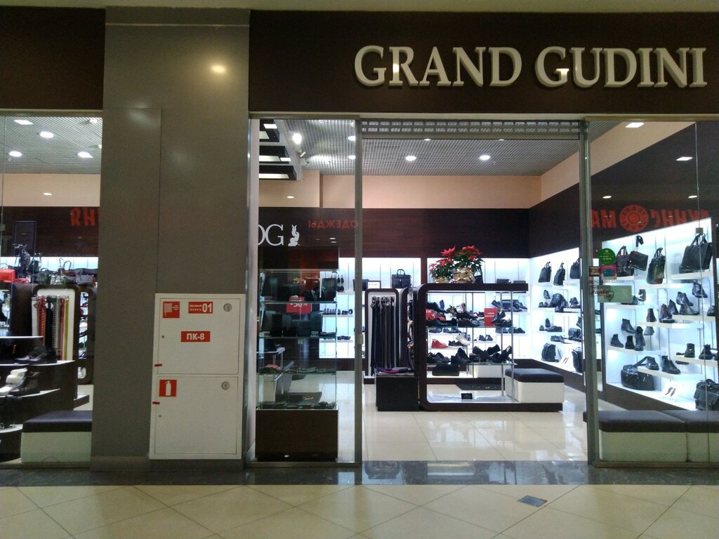 Ayakkabı mağazaları Grand Gudini, Briansk, foto