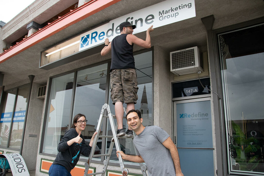 Tasarım stüdyoları Redefine Marketing Group, Covina, foto