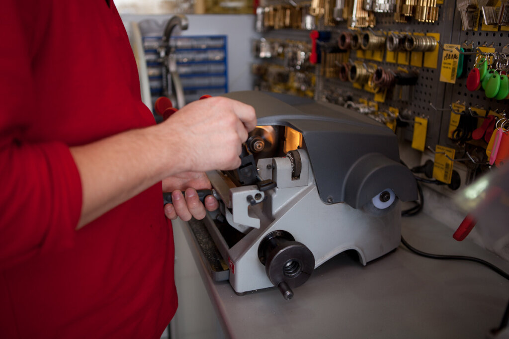Ayakkabı tamiri Shoe and clothing repair, Saint‑Petersburg, foto
