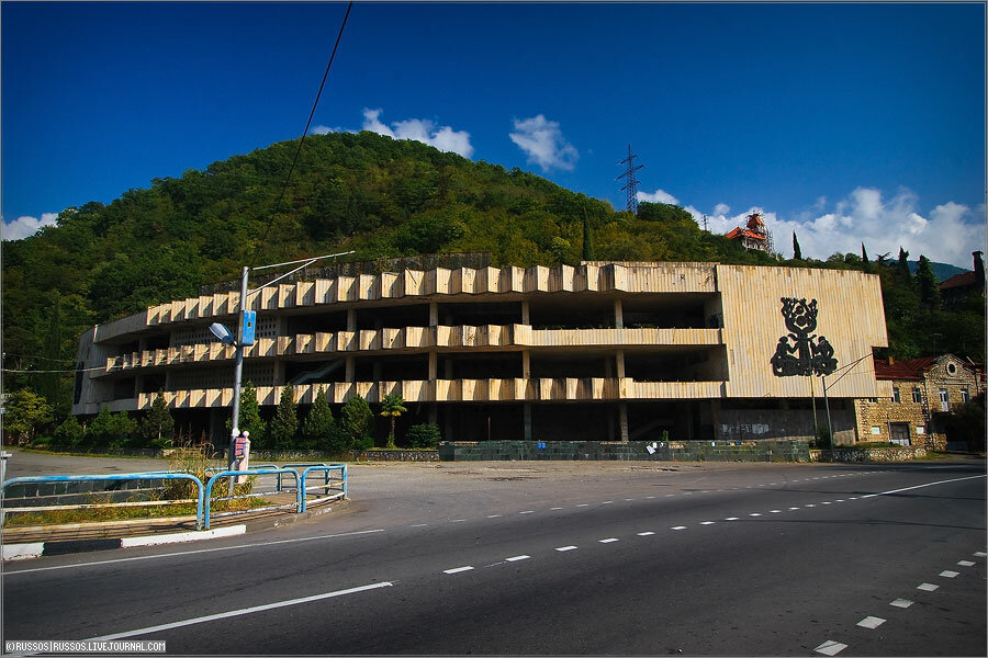 Eğlence merkezleri Бывший торговый центр Жоэквара, Gagra, foto