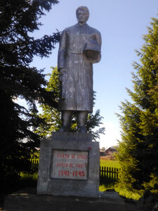 Павшим в годы Великой Отечественной войны 1941-1945 гг. (Kostroma Region, Kologrivskiy munitsipalny okrug, derevnya Sukhoverkhovo, ulitsa Ivana Smirnova), anıt, heykel  Kostromskaya oblastından