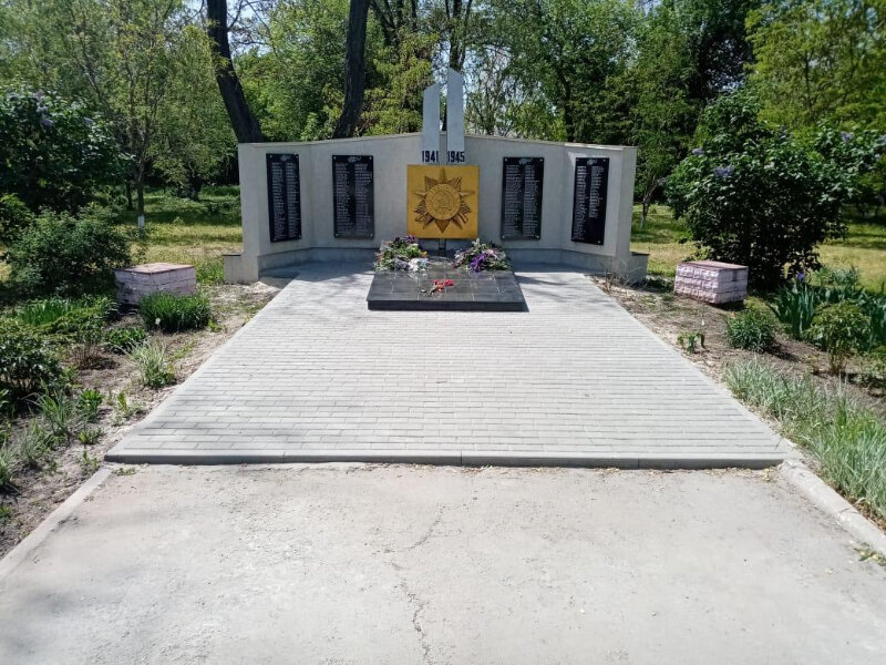 Anıt levhası, anıt taş Памятный знак Великой Отечественной войне, Rostovskaya oblastı, foto