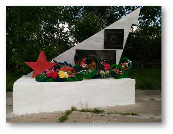 Anıt, heykel Павшим воинам-землякам в годы Великой Отечественной войны, İrkutskaya oblastı, foto