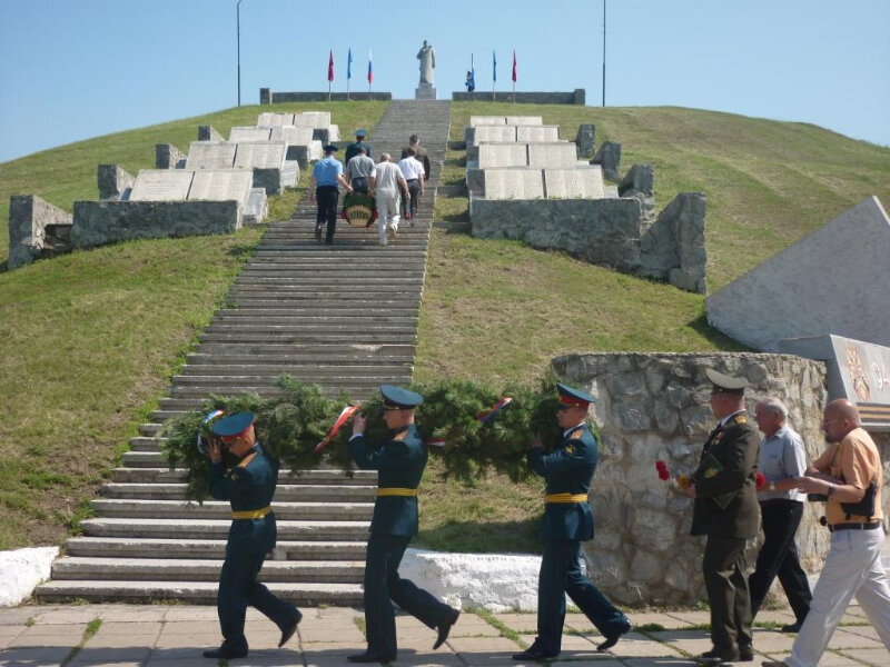 Anıt, heykel Мемориал Боевой Славы, Bikin, foto