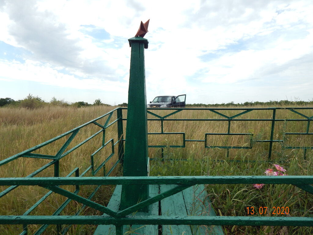 Ünlü kişilerin mezarları Могила капитана Шумарова Николая Егоровича, Rostovskaya oblastı, foto