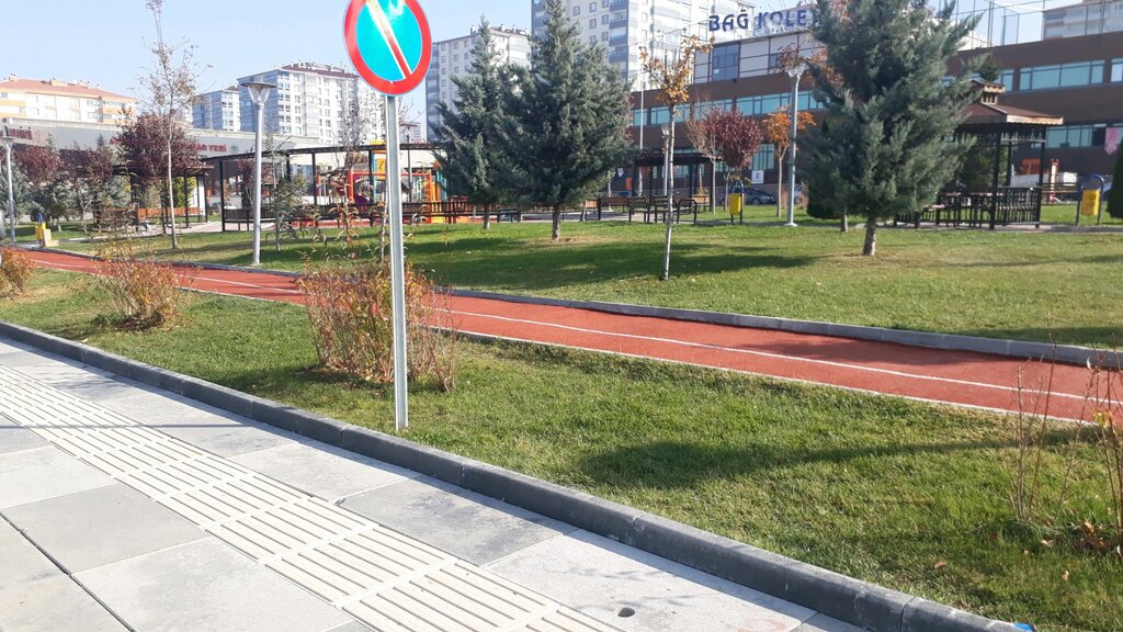 Parklar ve ormanlar Kayahan Açar Parkı, Ankara, foto
